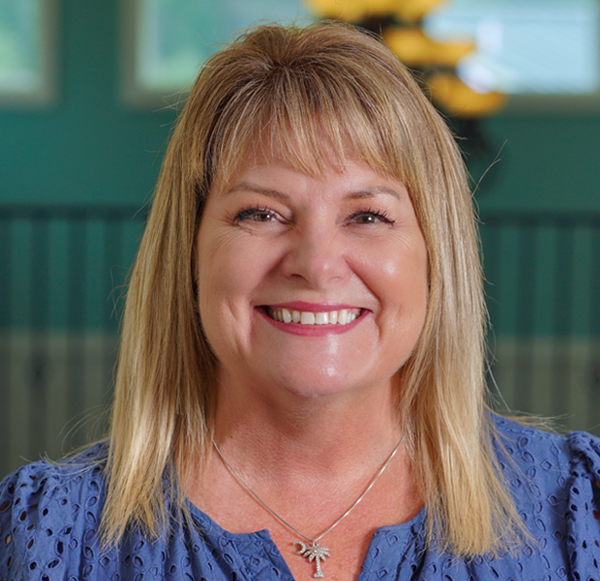 Elizabeth Sholar BIO - Vicar's Landing Senior Services